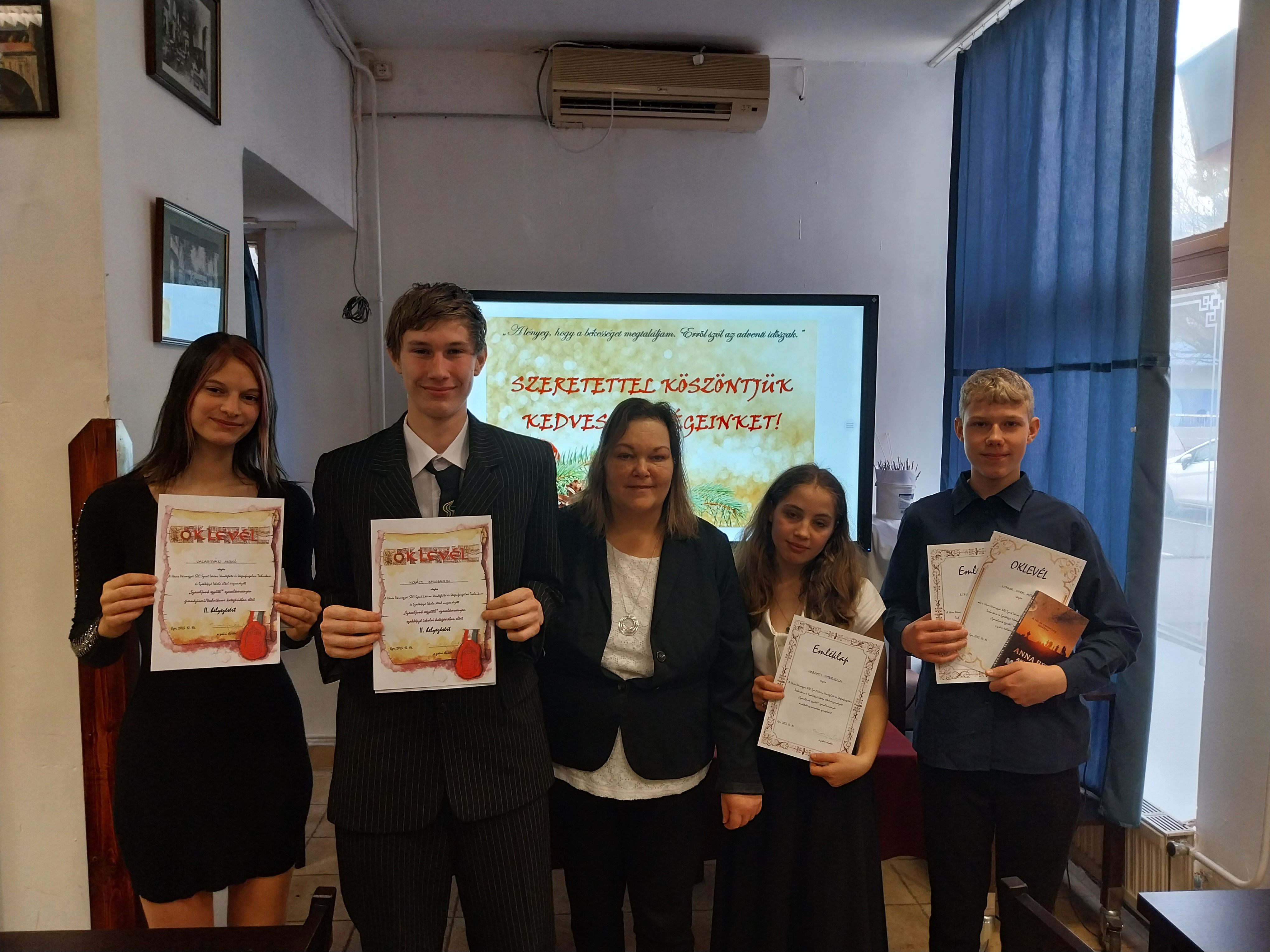 "Szavaljunk együtt!" versmondó verseny | Hírek | Heves Vármegyei SzC ...